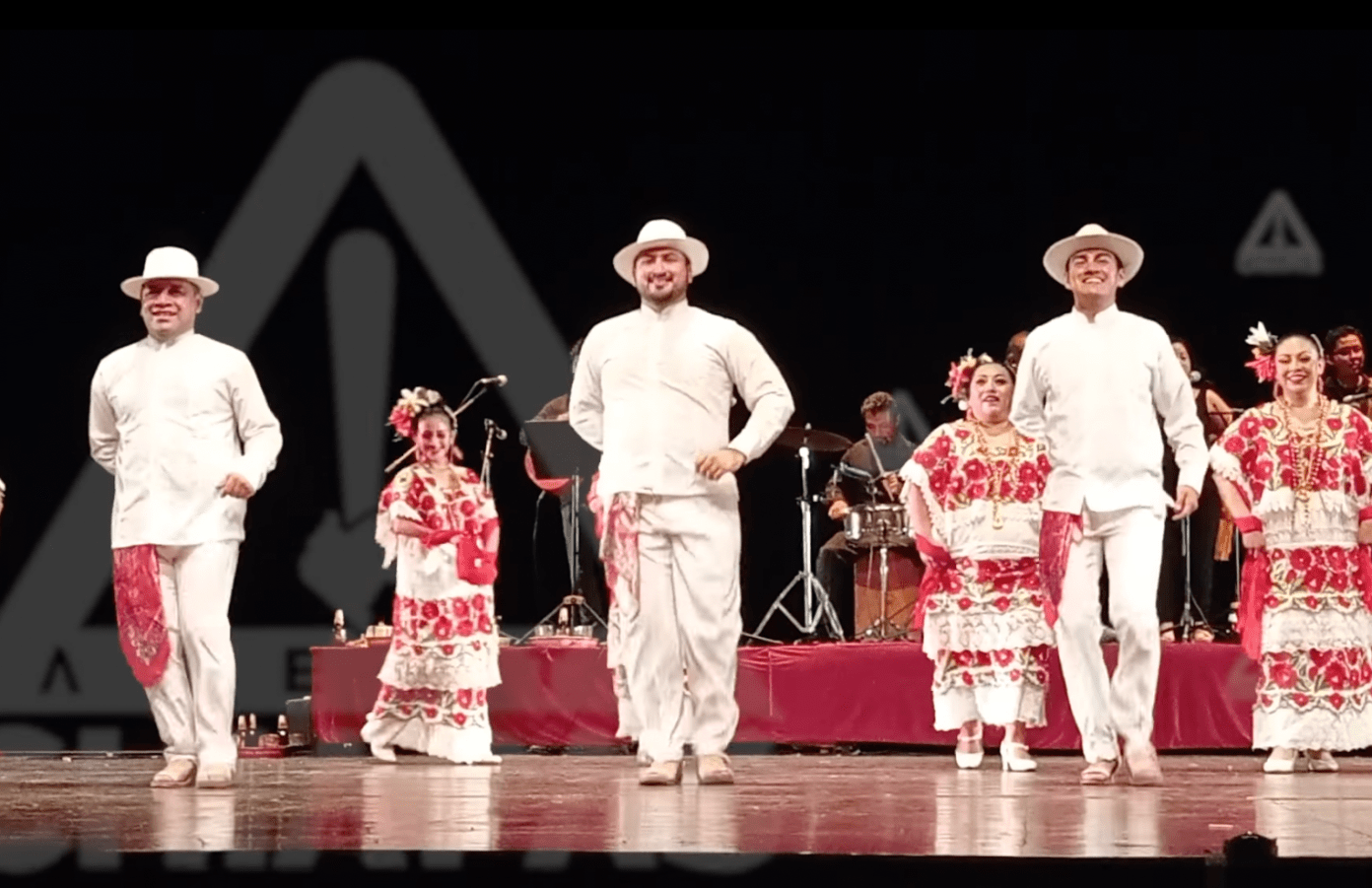 40 años siendo el referente del folclor en Chiapas