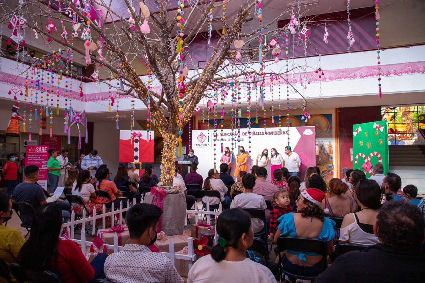 Realizan concurso de piñatas navideñas en Tapachula